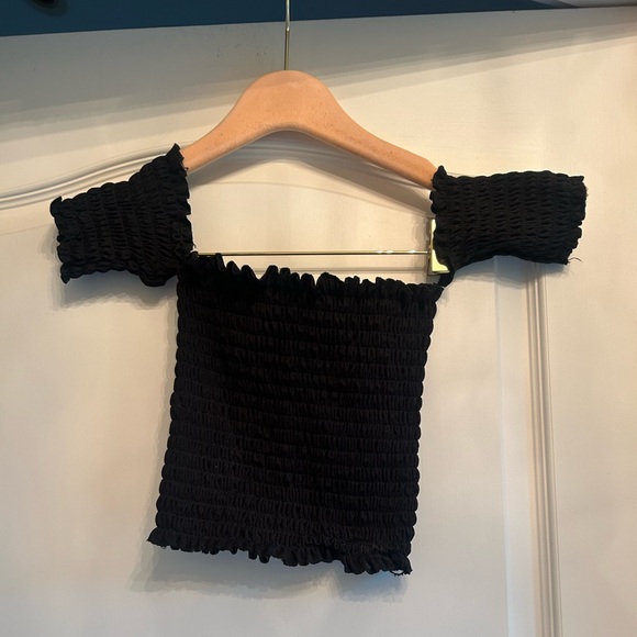 Tops | Parisian Boutique Black Puckered Top With Sleeves | Poshmark
